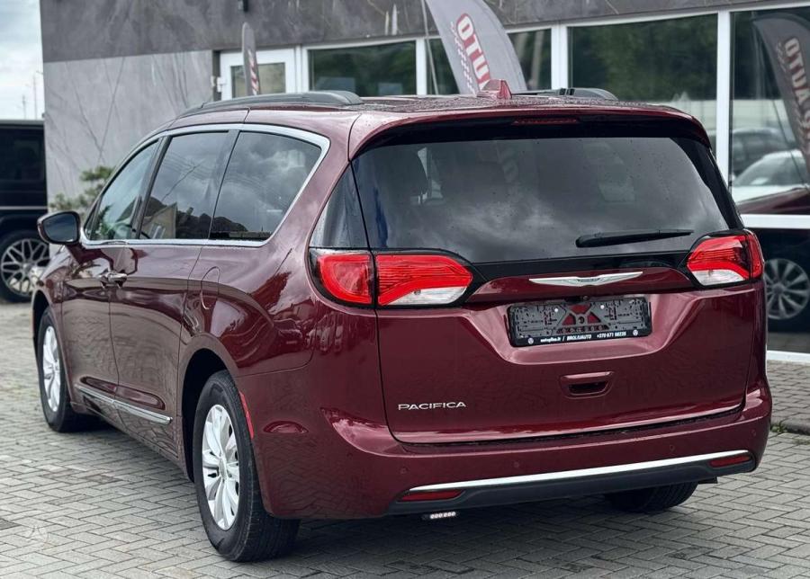 Sarkans Chrysler Pacifica 2017 Radviliškis, ar dzinēja tilpumu 3.60 L un nobraukumu 165 tūkst. km par 13950 €, foto 11 vietnē AUTOMOTO.COM.LV
