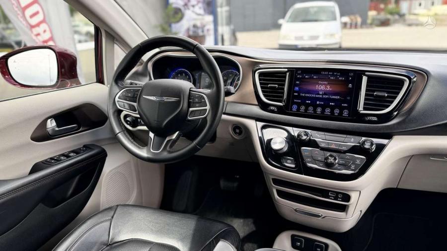 Sarkans Chrysler Pacifica 2017 Radviliškis, ar dzinēja tilpumu 3.60 L un nobraukumu 165 tūkst. km par 13950 €, foto 12 vietnē AUTOMOTO.COM.LV
