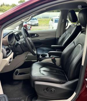 Sarkans Chrysler Pacifica 2017 Radviliškis, ar dzinēja tilpumu 3.60 L un nobraukumu 165 tūkst. km par 13950 €, foto 17 vietnē AUTOMOTO.COM.LV