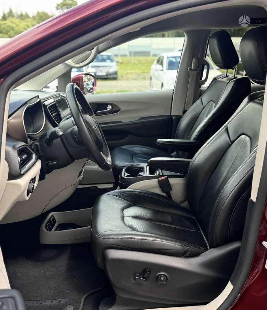 Sarkans Chrysler Pacifica 2017 Radviliškis, ar dzinēja tilpumu 3.60 L un nobraukumu 165 tūkst. km par 13950 €, foto 17 vietnē AUTOMOTO.COM.LV