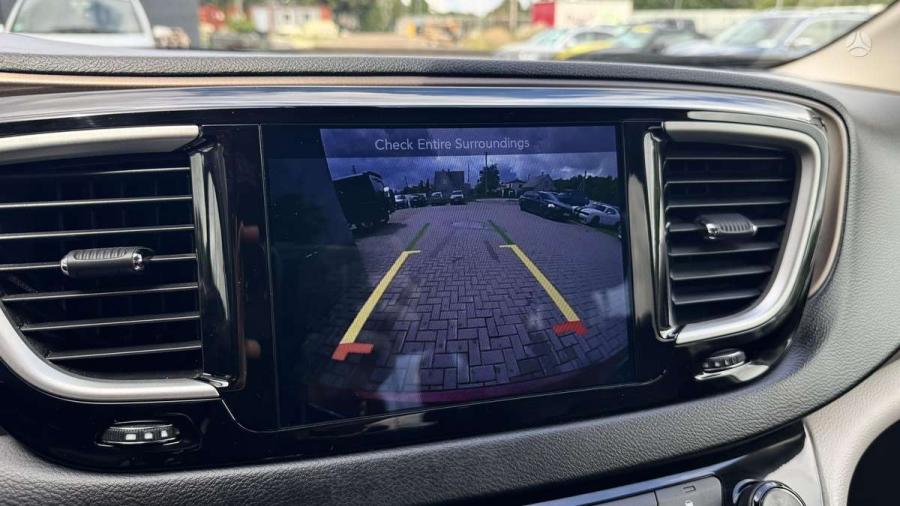 Sarkans Chrysler Pacifica 2017 Radviliškis, ar dzinēja tilpumu 3.60 L un nobraukumu 165 tūkst. km par 13950 €, foto 21 vietnē AUTOMOTO.COM.LV