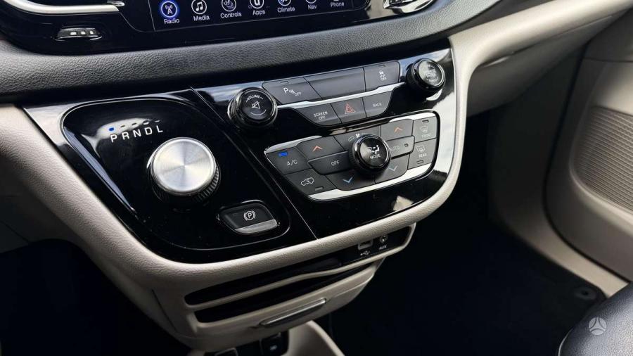 Sarkans Chrysler Pacifica 2017 Radviliškis, ar dzinēja tilpumu 3.60 L un nobraukumu 165 tūkst. km par 13950 €, foto 22 vietnē AUTOMOTO.COM.LV