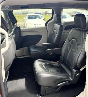 Sarkans Chrysler Pacifica 2017 Radviliškis, ar dzinēja tilpumu 3.60 L un nobraukumu 165 tūkst. km par 13950 €, foto 28 vietnē AUTOMOTO.COM.LV