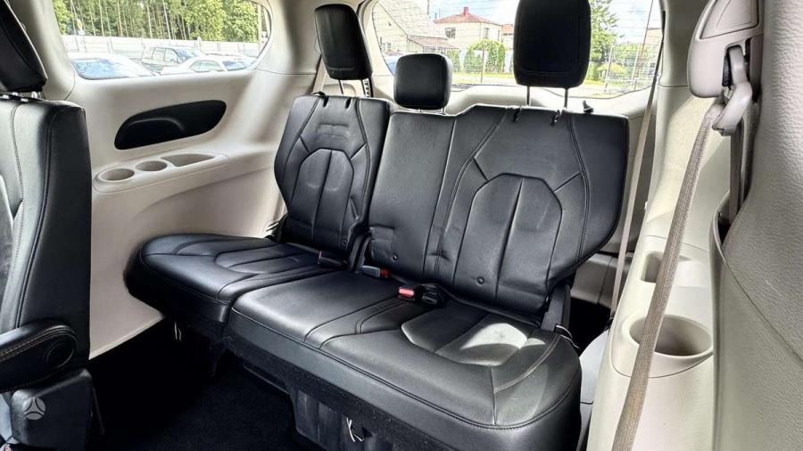 Sarkans Chrysler Pacifica 2017 Radviliškis, ar dzinēja tilpumu 3.60 L un nobraukumu 165 tūkst. km par 13950 €, foto 29 vietnē AUTOMOTO.COM.LV
