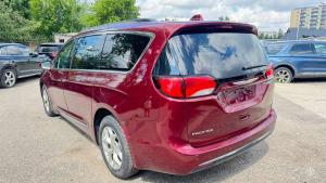 Red Chrysler Pacifica 2017 in Ukmerge, with an engine capacity of 3.61 L and mileage of 238 thousand km for 7700 €, photo 8 on AUTOMOTO.COM.LV