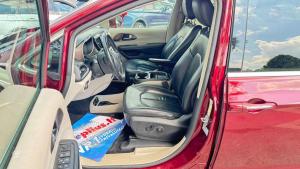Red Chrysler Pacifica 2017 in Ukmerge, with an engine capacity of 3.61 L and mileage of 238 thousand km for 7700 €, photo 13 on AUTOMOTO.COM.LV