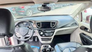 Red Chrysler Pacifica 2017 in Ukmerge, with an engine capacity of 3.61 L and mileage of 238 thousand km for 7700 €, photo 16 on AUTOMOTO.COM.LV
