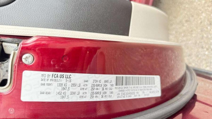 Red Chrysler Pacifica 2017 in Ukmerge, with an engine capacity of 3.61 L and mileage of 238 thousand km for 7700 €, photo 21 on AUTOMOTO.COM.LV