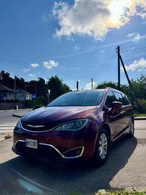Sarkans Chrysler Pacifica 2017 Kėdainiai, ar dzinēja tilpumu 0.00 L un nobraukumu 225 tūkst. km par 12200 €, foto  vietnē AUTOMOTO.COM.LV