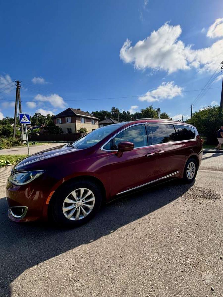 Sarkans Chrysler Pacifica 2017 Kėdainiai, ar dzinēja tilpumu 0.00 L un nobraukumu 225 tūkst. km par 12200 €, foto 3 vietnē AUTOMOTO.COM.LV