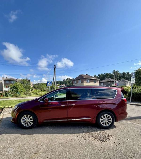 Sarkans Chrysler Pacifica 2017 Kėdainiai, ar dzinēja tilpumu 0.00 L un nobraukumu 225 tūkst. km par 12200 €, foto 3 vietnē AUTOMOTO.COM.LV