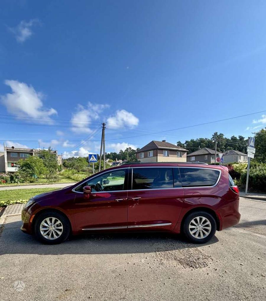 Sarkans Chrysler Pacifica 2017 Kėdainiai, ar dzinēja tilpumu 0.00 L un nobraukumu 225 tūkst. km par 12200 €, foto 4 vietnē AUTOMOTO.COM.LV