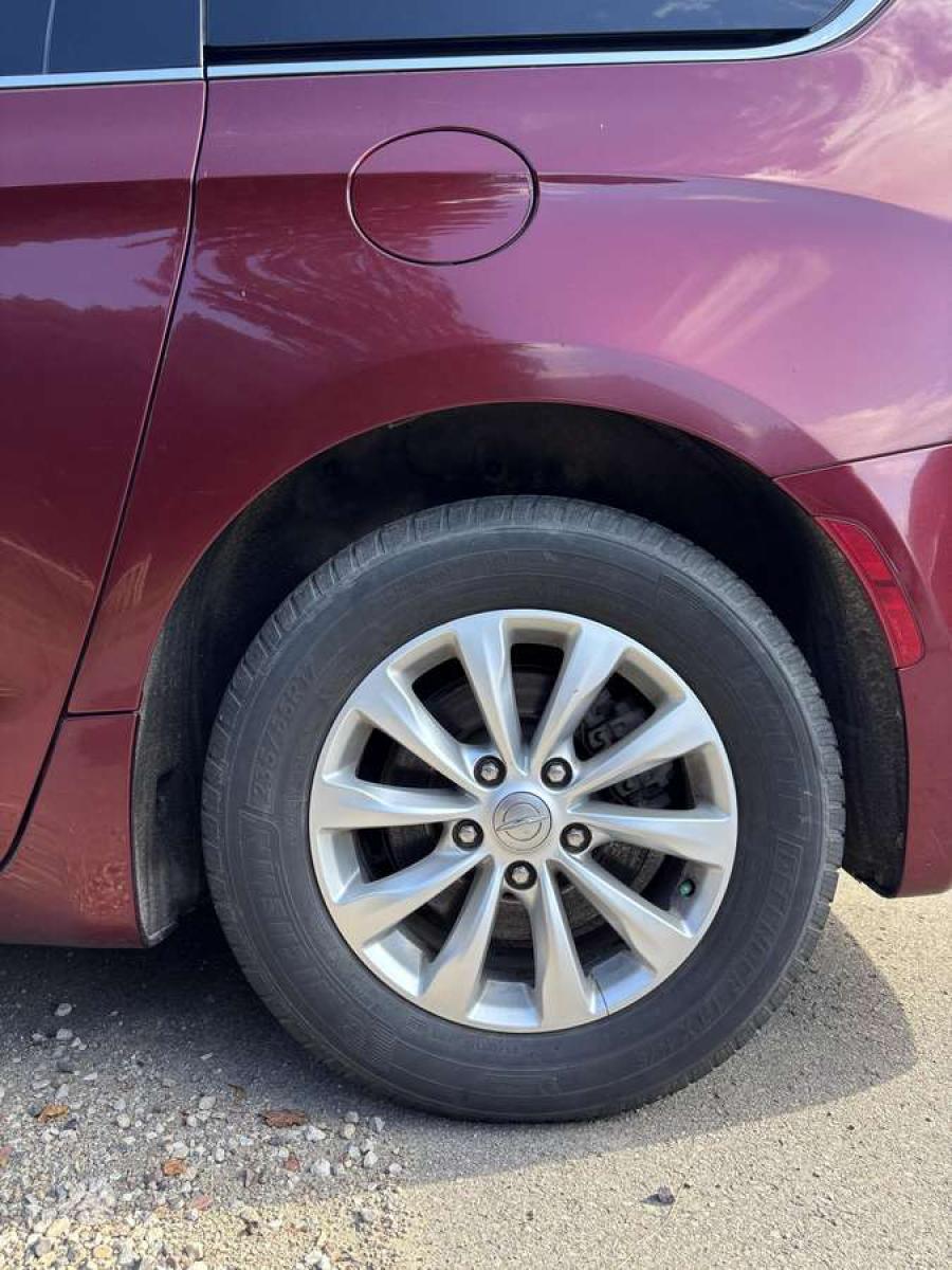 Sarkans Chrysler Pacifica 2017 Kėdainiai, ar dzinēja tilpumu 0.00 L un nobraukumu 225 tūkst. km par 12200 €, foto 18 vietnē AUTOMOTO.COM.LV