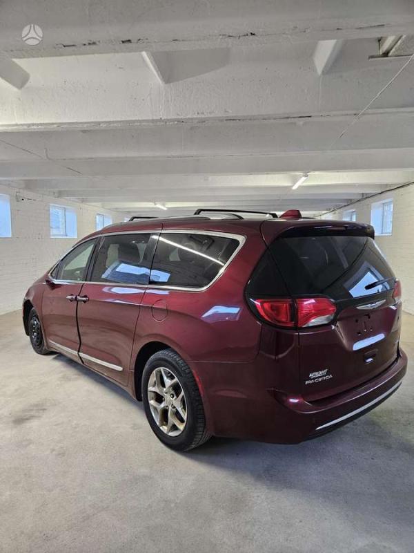 Red Chrysler Pacifica 2018 in Panevezys, with an engine capacity of 3.61 L and mileage of 286 thousand km for 7800 €, photo 5 on AUTOMOTO.COM.LV
