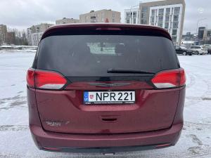 Red Chrysler Pacifica 2018 in Vilnius, with an engine capacity of 3.60 L and mileage of 233 thousand km for 16500 €, photo 6 on AUTOMOTO.COM.LV