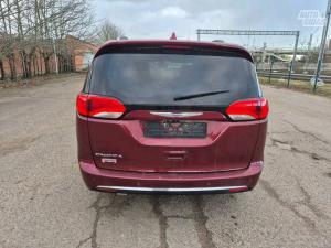 Sarkans Chrysler Pacifica 2018 Šauļi, ar dzinēja tilpumu 3.60 L un nobraukumu 167 tūkst. km par 14500 €, foto 6 vietnē AUTOMOTO.COM.LV