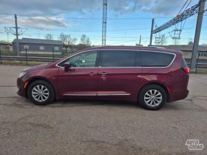 Sarkans Chrysler Pacifica 2018 Šauļi, ar dzinēja tilpumu 3.60 L un nobraukumu 167 tūkst. km par 14500 €, foto 9 vietnē AUTOMOTO.COM.LV