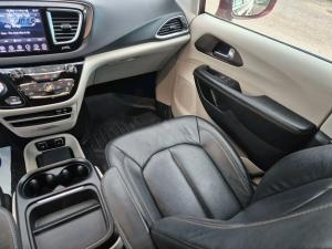 Sarkans Chrysler Pacifica 2018 Šauļi, ar dzinēja tilpumu 3.60 L un nobraukumu 167 tūkst. km par 14500 €, foto 12 vietnē AUTOMOTO.COM.LV