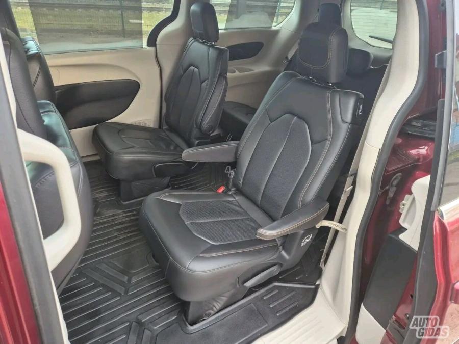 Sarkans Chrysler Pacifica 2018 Šauļi, ar dzinēja tilpumu 3.60 L un nobraukumu 167 tūkst. km par 14500 €, foto 13 vietnē AUTOMOTO.COM.LV
