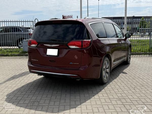 Red Chrysler Pacifica 2018 in Avizieniai, with an engine capacity of 3.60 L and mileage of 212 thousand km for 17000 €, photo 2 on AUTOMOTO.COM.LV