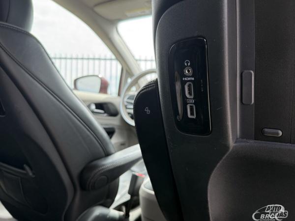 Red Chrysler Pacifica 2018 in Avizieniai, with an engine capacity of 3.60 L and mileage of 212 thousand km for 17000 €, photo 10 on AUTOMOTO.COM.LV