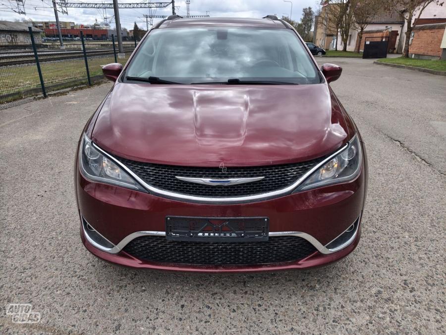 Red Chrysler Pacifica 2018 in Siauliai, with an engine capacity of 3.60 L and mileage of 167 thousand km for 13999 €, photo 3 on AUTOMOTO.COM.LV