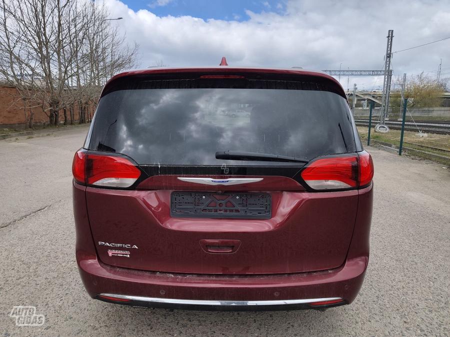 Red Chrysler Pacifica 2018 in Siauliai, with an engine capacity of 3.60 L and mileage of 167 thousand km for 13999 €, photo 6 on AUTOMOTO.COM.LV