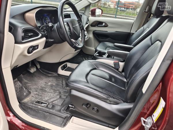 Sarkans Chrysler Pacifica 2018 Šauļi, ar dzinēja tilpumu 3.60 L un nobraukumu 167 tūkst. km par 13999 €, foto 9 vietnē AUTOMOTO.COM.LV