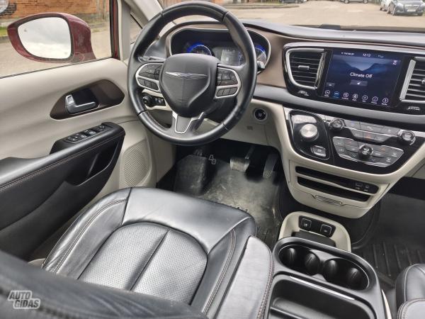 Sarkans Chrysler Pacifica 2018 Šauļi, ar dzinēja tilpumu 3.60 L un nobraukumu 167 tūkst. km par 13999 €, foto 10 vietnē AUTOMOTO.COM.LV