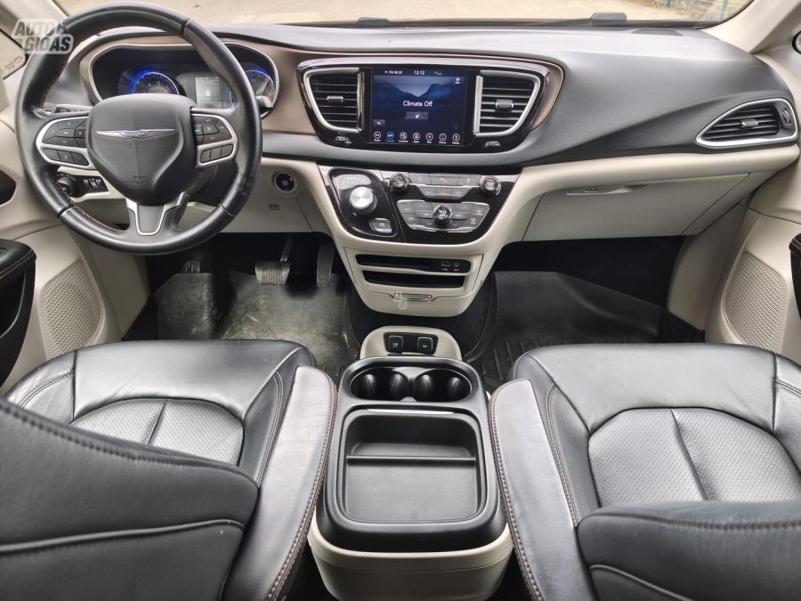 Red Chrysler Pacifica 2018 in Siauliai, with an engine capacity of 3.60 L and mileage of 167 thousand km for 13999 €, photo 12 on AUTOMOTO.COM.LV