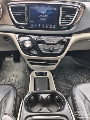 Red Chrysler Pacifica 2018 in Siauliai, with an engine capacity of 3.60 L and mileage of 167 thousand km for 13999 €, photo 13 on AUTOMOTO.COM.LV