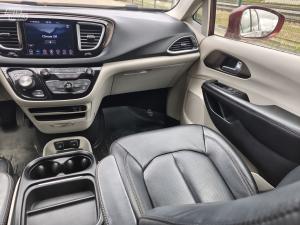 Red Chrysler Pacifica 2018 in Siauliai, with an engine capacity of 3.60 L and mileage of 167 thousand km for 13999 €, photo 14 on AUTOMOTO.COM.LV