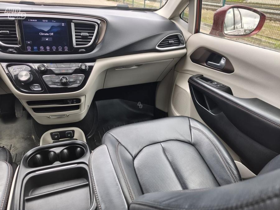 Red Chrysler Pacifica 2018 in Siauliai, with an engine capacity of 3.60 L and mileage of 167 thousand km for 13999 €, photo 14 on AUTOMOTO.COM.LV