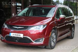 Красный Крайслер Пасифик 2018 в Рига, объемом двигателя 3.60 л и пробегом 62 тыс. км за 29900 €, фото  на AUTOMOTO.COM.LV