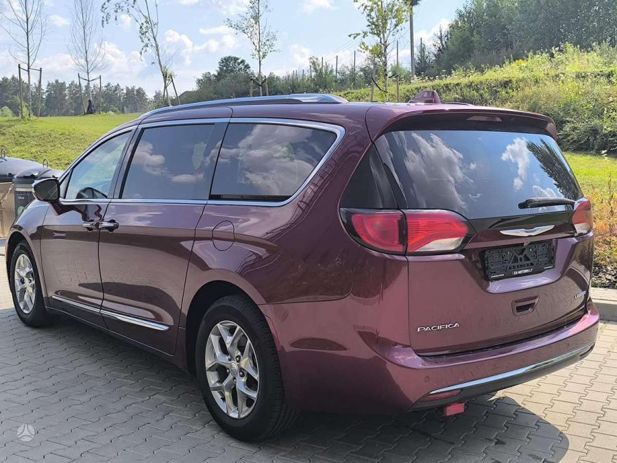 Sarkans Chrysler Pacifica 2018 Viļņa, ar dzinēja tilpumu 3.61 L un nobraukumu 161 tūkst. km par 15500 €, foto 4 vietnē AUTOMOTO.COM.LV