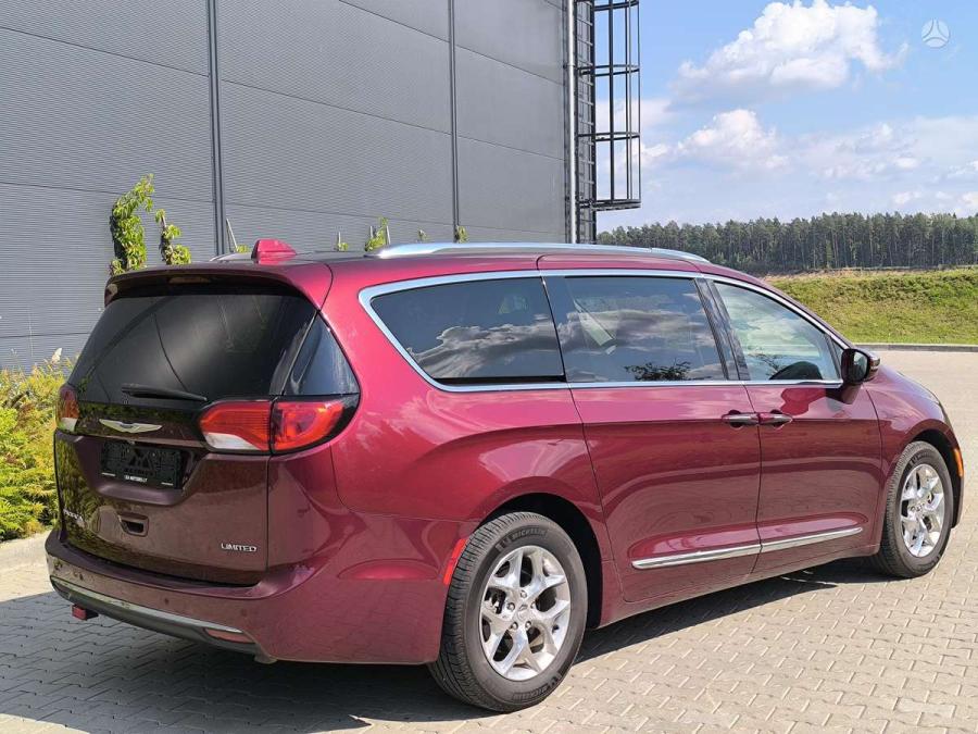Sarkans Chrysler Pacifica 2018 Viļņa, ar dzinēja tilpumu 3.61 L un nobraukumu 161 tūkst. km par 15500 €, foto 5 vietnē AUTOMOTO.COM.LV