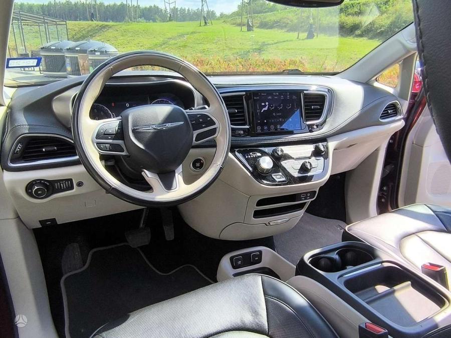 Sarkans Chrysler Pacifica 2018 Viļņa, ar dzinēja tilpumu 3.61 L un nobraukumu 161 tūkst. km par 15500 €, foto 8 vietnē AUTOMOTO.COM.LV