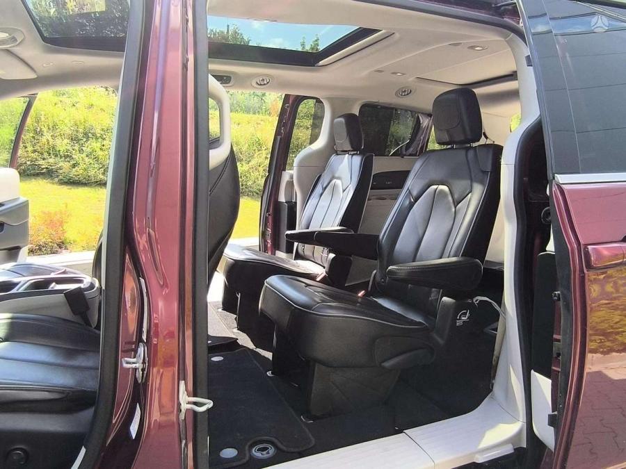Sarkans Chrysler Pacifica 2018 Viļņa, ar dzinēja tilpumu 3.61 L un nobraukumu 161 tūkst. km par 15500 €, foto 11 vietnē AUTOMOTO.COM.LV