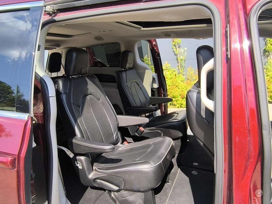Sarkans Chrysler Pacifica 2018 Viļņa, ar dzinēja tilpumu 3.61 L un nobraukumu 161 tūkst. km par 15500 €, foto 12 vietnē AUTOMOTO.COM.LV
