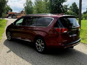 Sarkans Chrysler Pacifica 2018 Kretinga, ar dzinēja tilpumu 3.60 L un nobraukumu 235 tūkst. km par 15500 €, foto 5 vietnē AUTOMOTO.COM.LV