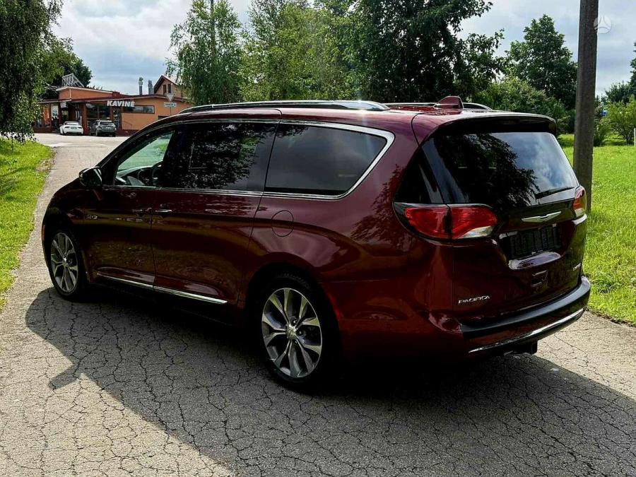 Sarkans Chrysler Pacifica 2018 Kretinga, ar dzinēja tilpumu 3.60 L un nobraukumu 235 tūkst. km par 15500 €, foto 5 vietnē AUTOMOTO.COM.LV