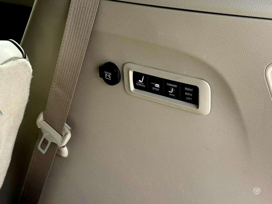 Sarkans Chrysler Pacifica 2018 Kretinga, ar dzinēja tilpumu 3.60 L un nobraukumu 235 tūkst. km par 15500 €, foto 12 vietnē AUTOMOTO.COM.LV