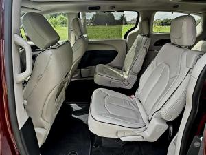Sarkans Chrysler Pacifica 2018 Kretinga, ar dzinēja tilpumu 3.60 L un nobraukumu 235 tūkst. km par 15500 €, foto 15 vietnē AUTOMOTO.COM.LV