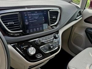 Sarkans Chrysler Pacifica 2018 Kretinga, ar dzinēja tilpumu 3.60 L un nobraukumu 235 tūkst. km par 15500 €, foto 17 vietnē AUTOMOTO.COM.LV