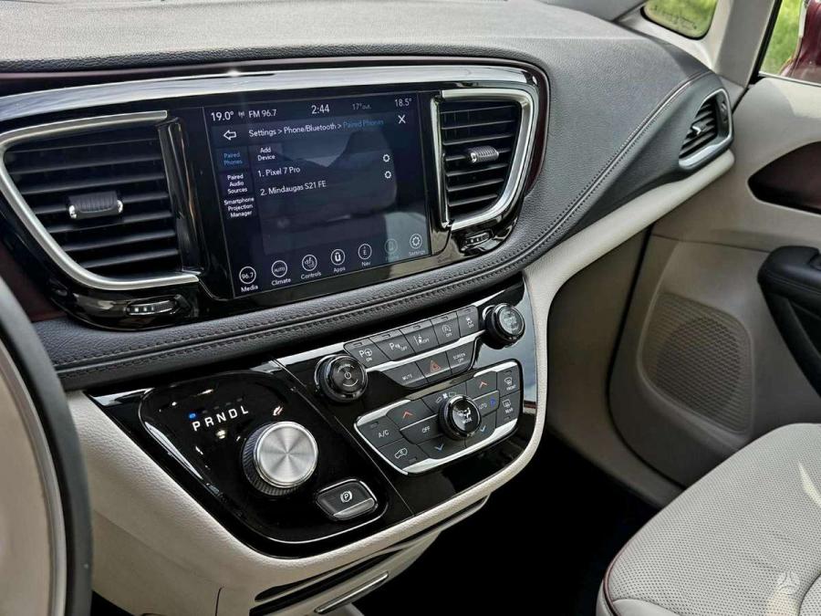 Sarkans Chrysler Pacifica 2018 Kretinga, ar dzinēja tilpumu 3.60 L un nobraukumu 235 tūkst. km par 15500 €, foto 17 vietnē AUTOMOTO.COM.LV