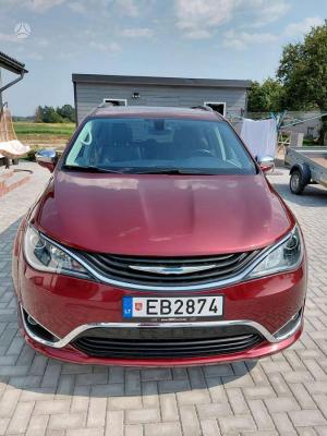 Red Chrysler Pacifica 2018 in Gargzdai, with an engine capacity of 3.60 L and mileage of 213 thousand km for 15000 €, photo  on AUTOMOTO.COM.LV