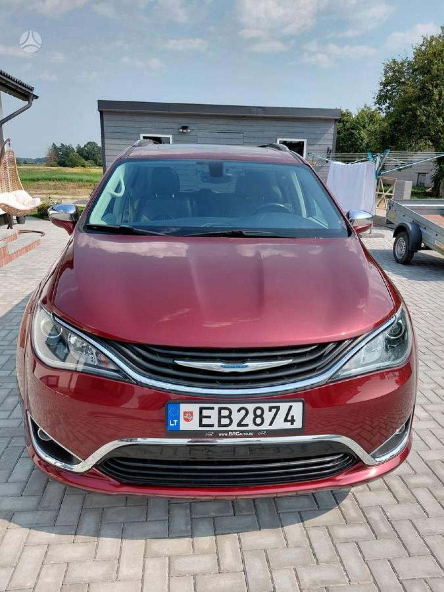 Sarkans Chrysler Pacifica 2018 Gargždai, ar dzinēja tilpumu 3.60 L un nobraukumu 213 tūkst. km par 15000 €, foto 1 vietnē AUTOMOTO.COM.LV