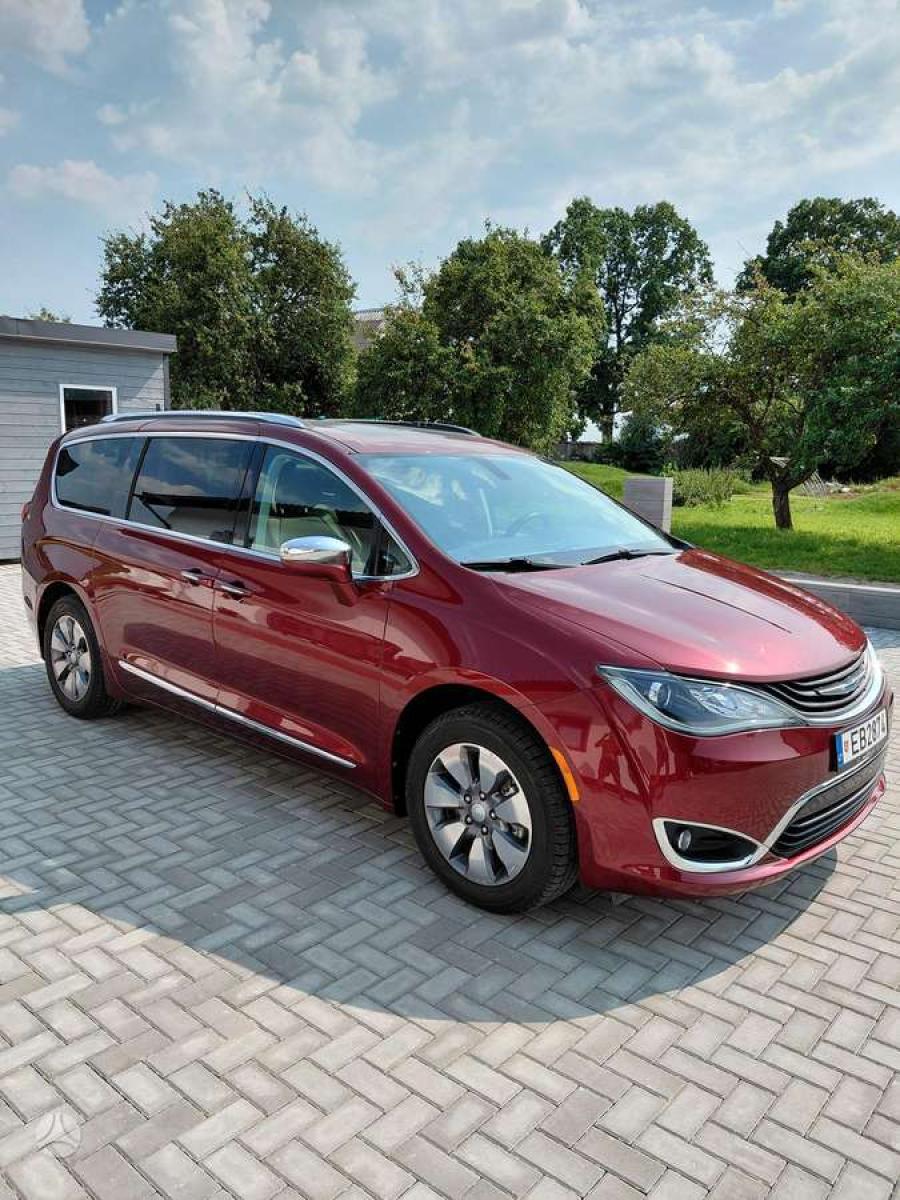 Sarkans Chrysler Pacifica 2018 Gargždai, ar dzinēja tilpumu 3.60 L un nobraukumu 213 tūkst. km par 15000 €, foto 3 vietnē AUTOMOTO.COM.LV