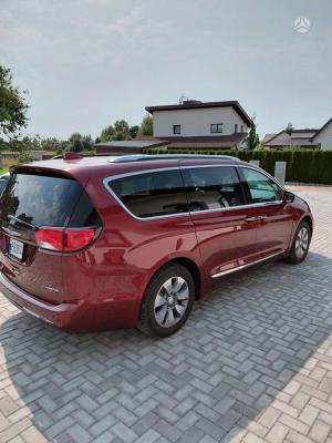 Sarkans Chrysler Pacifica 2018 Gargždai, ar dzinēja tilpumu 3.60 L un nobraukumu 213 tūkst. km par 15000 €, foto 4 vietnē AUTOMOTO.COM.LV