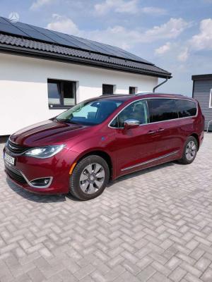 Sarkans Chrysler Pacifica 2018 Gargždai, ar dzinēja tilpumu 3.60 L un nobraukumu 213 tūkst. km par 15000 €, foto 7 vietnē AUTOMOTO.COM.LV